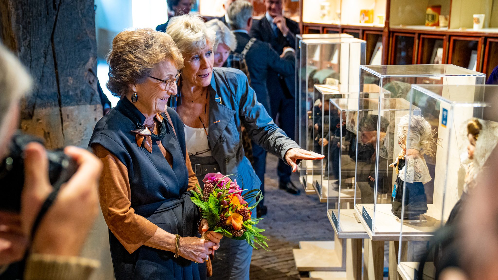 Prinses Margriet opent tentoonstelling ‘Juliana, Een eeuw in poppen ...